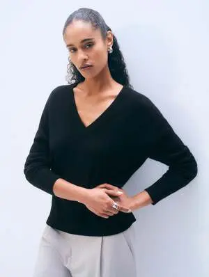 WHITE & WARREN White & Warren Cashmere V Neck In Bright Azure Black