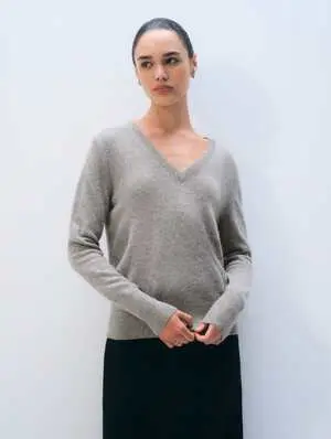 WHITE & WARREN Cashmere V Neck Sweater In Size - Grey