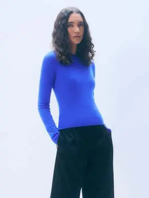 WHITE & WARREN Cashmere Fitted Crewneck Top In Size - Blue