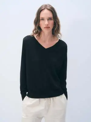 WHITE & WARREN Cashmere Linen Blend V Neck Sweater In Size In Linen/cashmere - Black