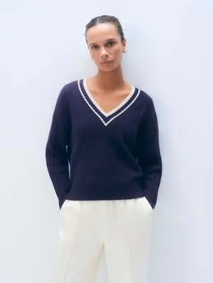 WHITE & WARREN Cashemre Varsity V Neck Sweater In Size In Cashmere - Deep Navy/natural