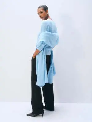 WHITE & WARREN Cashmere Travel Wrap In Size - Blue