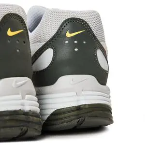 Nike Simple Sports Shoes