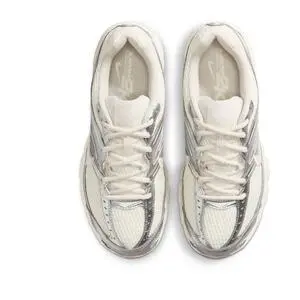 Nike Simple Sports Shoes - Silver