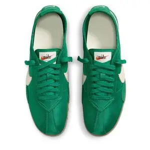Nike Simple Sports Shoes - Green