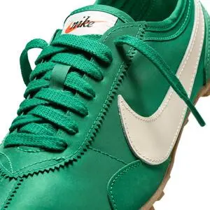Nike Simple Sports Shoes - Green