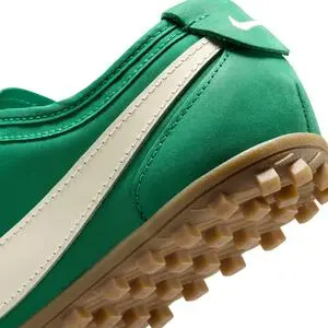 Nike Simple Sports Shoes - Green