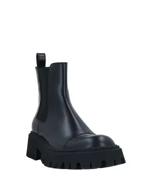 Balenciaga Fashionable Leather Chelsea Boots
