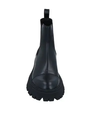 Balenciaga Fashionable Leather Chelsea Boots