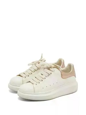 Alexander McQueen Alexander McQueen Oversized Low-Top Sneakers Neutrals