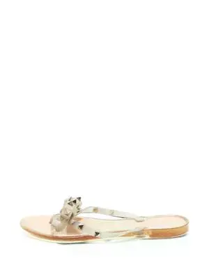 Valentino Garavani Rockstud Bow Flip Flops - Silver