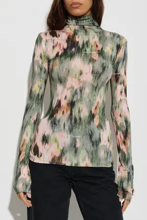 Off-White Top With A Stand-up Collar