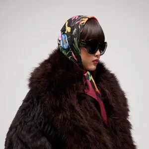 Gucci Printed Silk Twill Carr - Black
