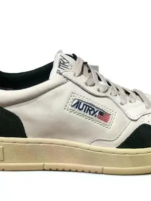 AUTRY Medalist Low Top Sneakers With Logo Detail - White