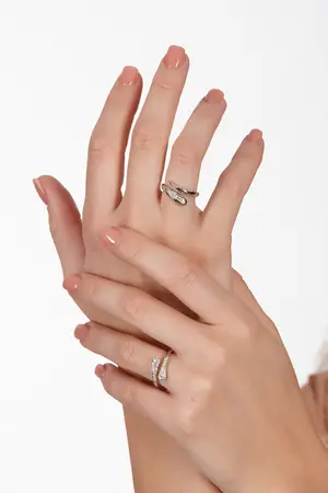 LUCY QUARTERMAINE Skinny Drip Snake Ring