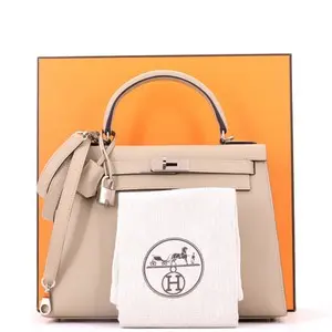 Hermès Kelly Handbag Light Epsom With Palladium Hardware 28
