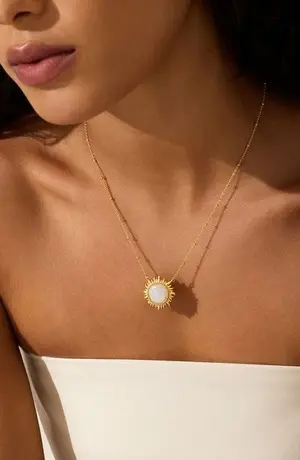 SATYA JEWELRY Sun And Moonstone Pendant Necklace