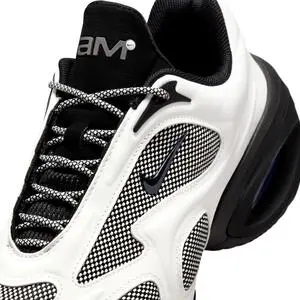 Nike Versatile Sports Shoes