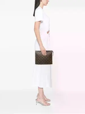 LOUIS VUITTON 2016 Monogram Toiletry Pouch 26 Clutch Bag - Brown