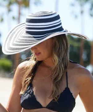PETER GRIMM Extra Wide Brim Packable Hat