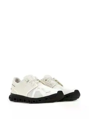 On 6 Sneakers With Paneled Design And Rubber Sole - White