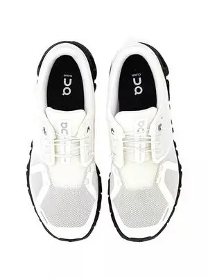 On 6 Sneakers With Paneled Design And Rubber Sole - White