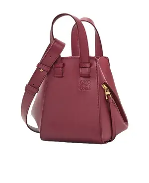 Loewe Hammock Compact Bag In Classic Calfskin - Red
