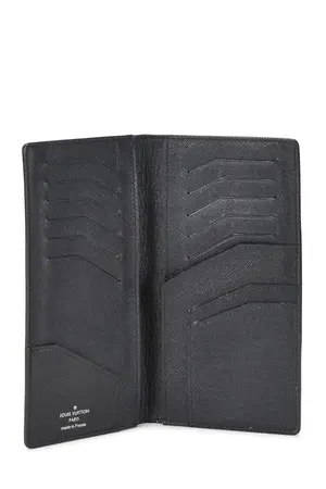 LOUIS VUITTON Taiga Brazza Continental Wallet