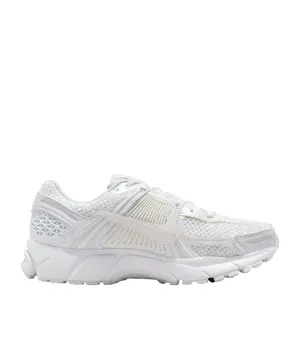 Nike Solid Color Sneakers - White