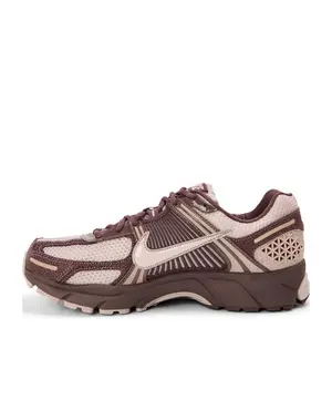 Nike Low-top Lace-up Sneakers - Nude