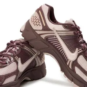 Nike Low-top Lace-up Sneakers - Nude