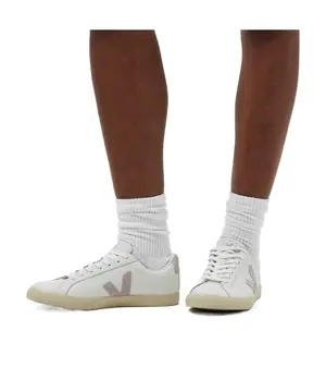 VEJA Minimalist Low-top Sneakers With Suede Detailing