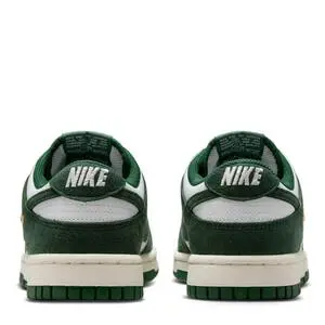 Nike Low Top Sneakers - No