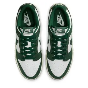 Nike Low Top Sneakers - No