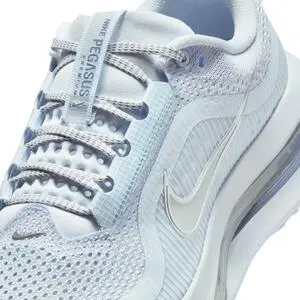 Nike Solid Color Sneakers