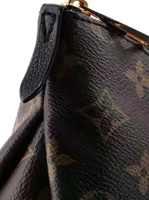 LOUIS VUITTON Monogram Beauty Case - Black