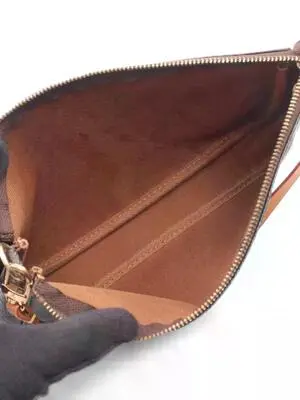 LOUIS VUITTON 1999 Pochette Accessoires Monogram Handbag