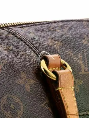LOUIS VUITTON Monogram Shoulder Bag