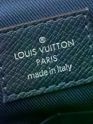 LOUIS VUITTON 2016 Mm Roman Taiga Leather Shoulder Bag