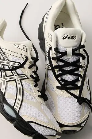 Asics Gel-cumulus 16 Patent Sneakers - White/cream