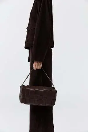 ST. AGNI Woven Envelope Slim Tote