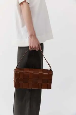 ST. AGNI Woven Envelope Slim Tote