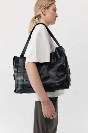 ST. AGNI Woven Large Tote - Black