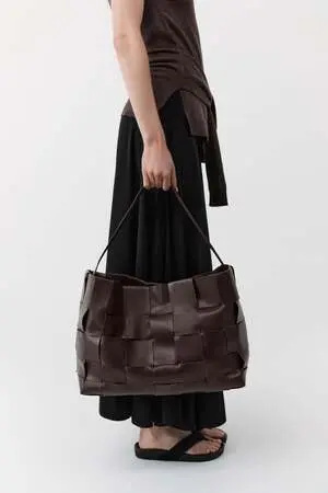 ST. AGNI Woven Large Tote Bag - Chocolate