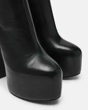 Steve Madden Scorn Boots