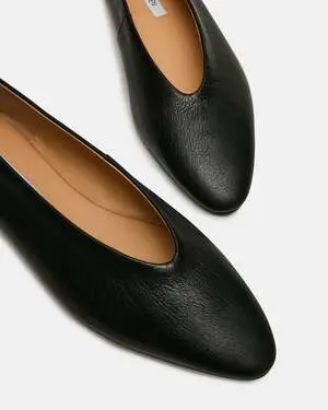 Steve Madden Swanky Almond Toe Ballet Flats