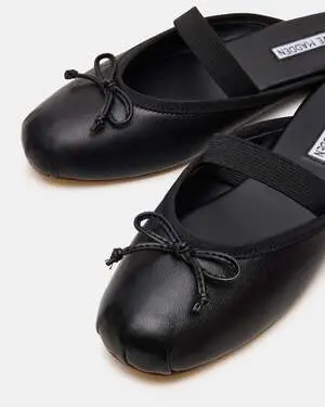 Steve Madden Cutesy Slip-on Flats