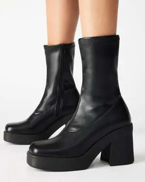 Steve Madden Klayton Block Heel Booties