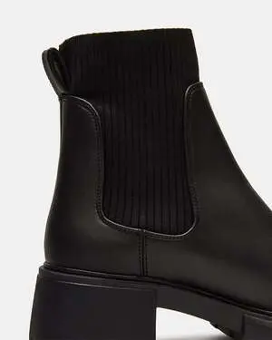 Steve Madden Hutchh20 Lug Sole Chelsea Ankle Bootie
