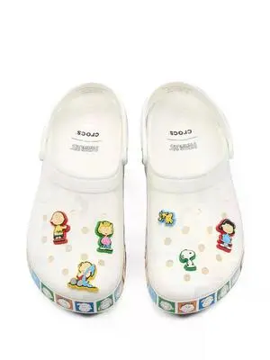 CROCS Peanuts Graphic Clogs
